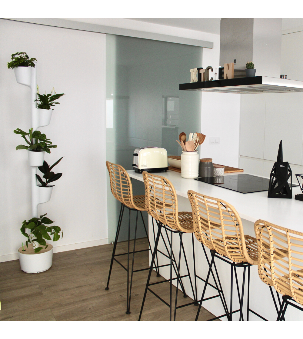 Macetero vertical blanco con autorriego 5 macetas | CitySens